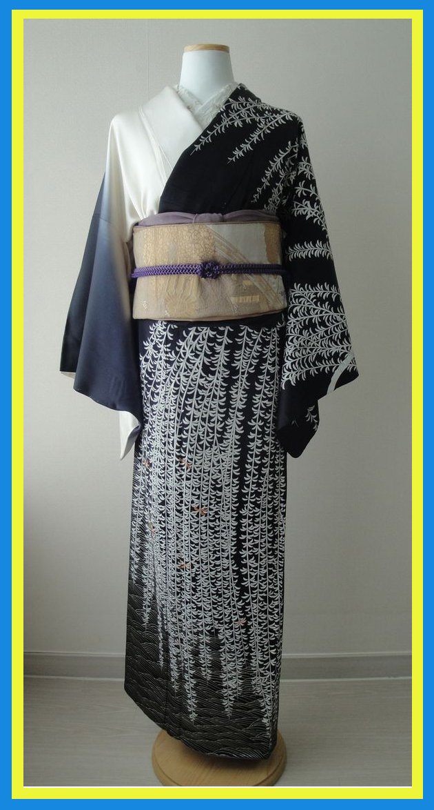 Solve kimono jigsaw puzzle online with 72 pieces