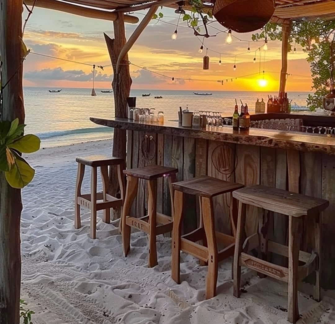 Solve The sunsets on the beach bar jigsaw puzzle online with 36 pieces
