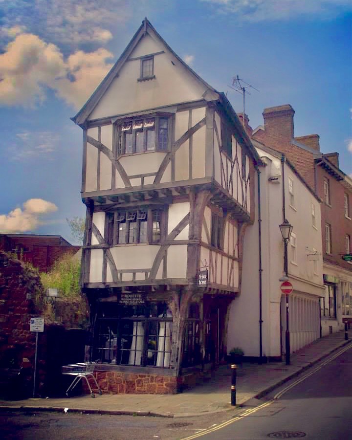 Solve Wonky Building - Exeter jigsaw puzzle online with 195 pieces