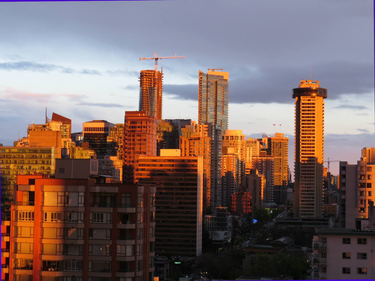 Solve Downtown sunset jigsaw puzzle online with 88 pieces