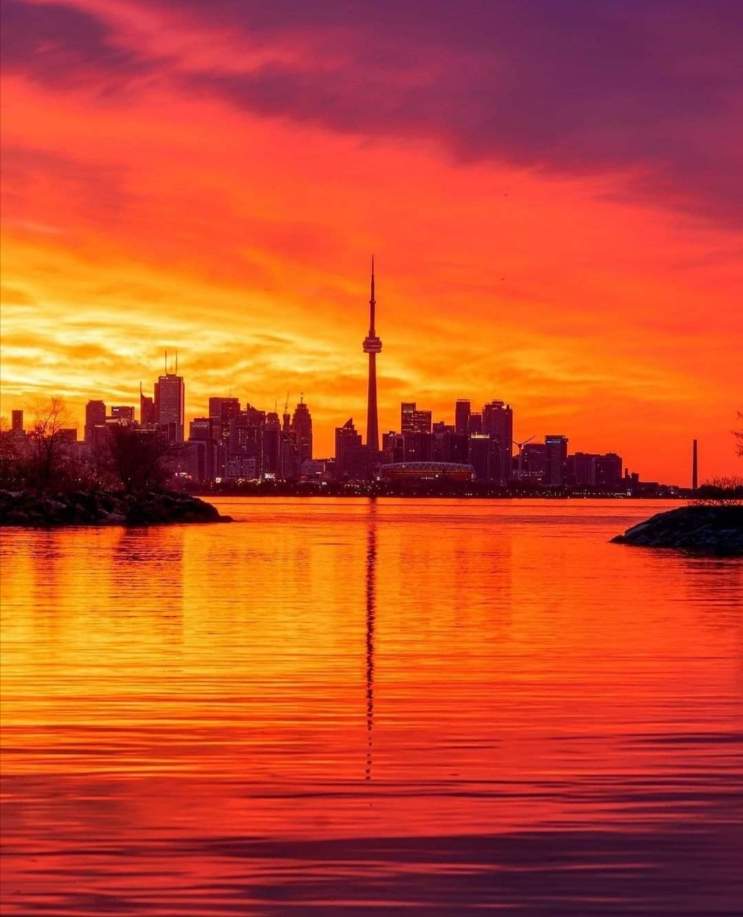 Solve Come on baby light my fire, Toronto jigsaw puzzle online with 12 ...