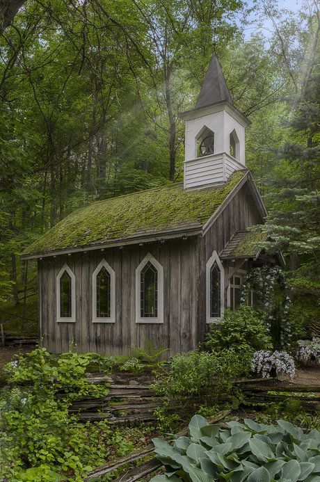 Solve Chapel in the Woods by Dave Bierman jigsaw puzzle online with 70 ...