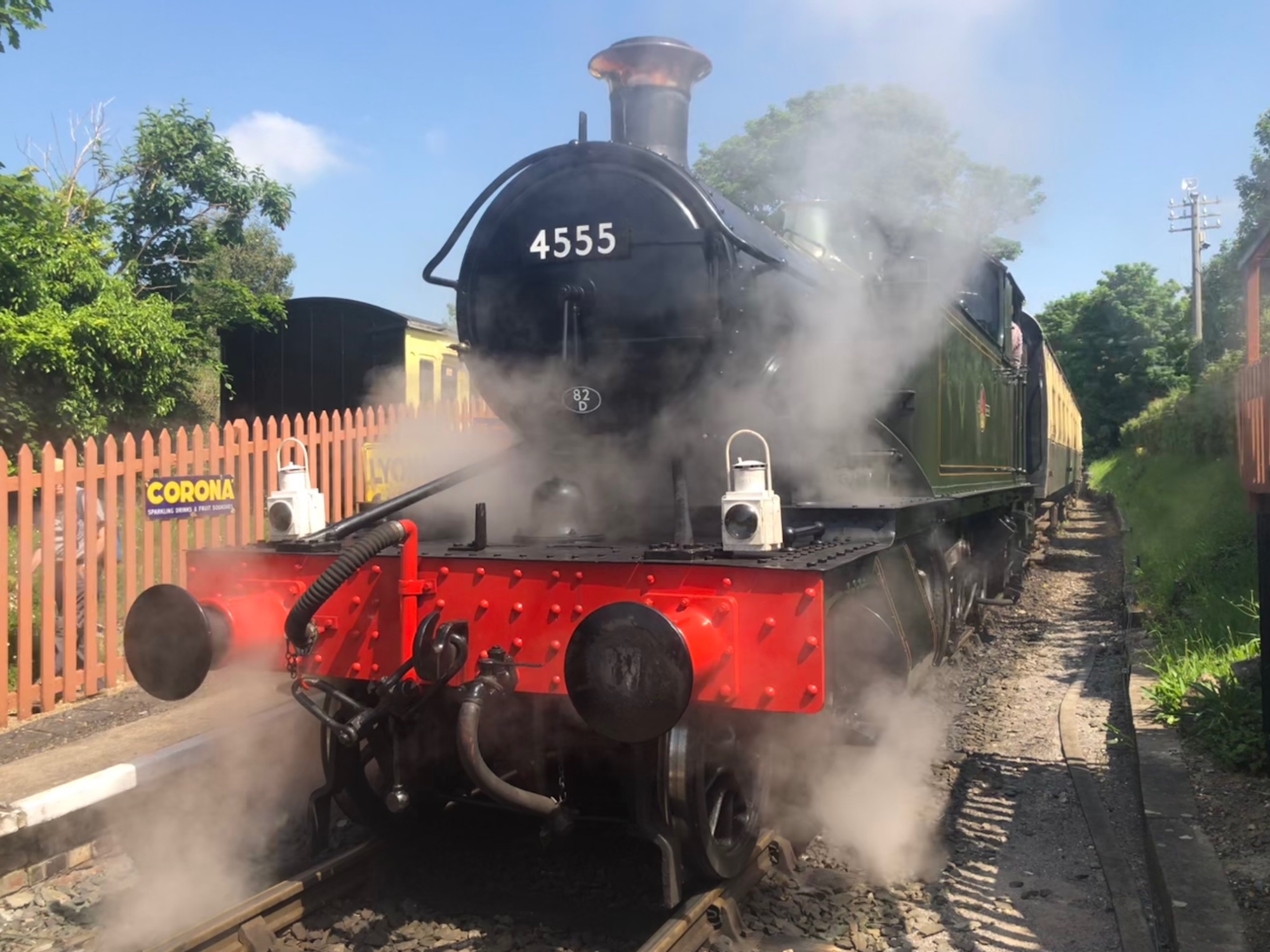 Solve Small Prairie 4555 at Chinnor jigsaw puzzle online with 99 pieces