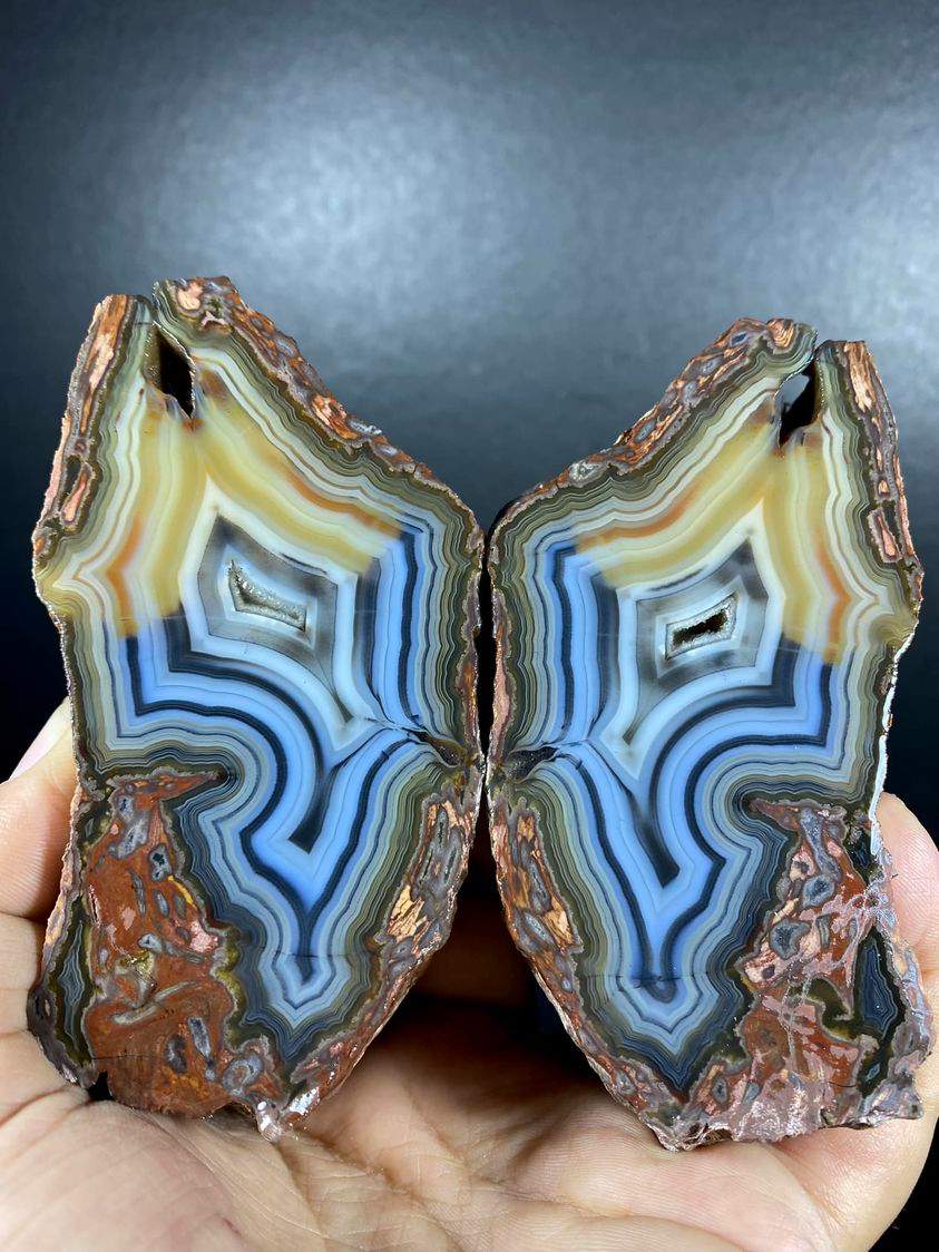 Solve Rhyolite agate jigsaw puzzle online with 70 pieces