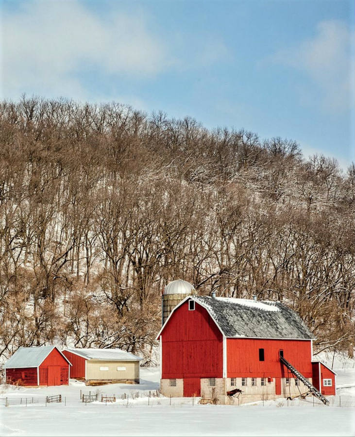 Solve Red Barn By the Hills in Wisconsin.... jigsaw puzzle online with ...