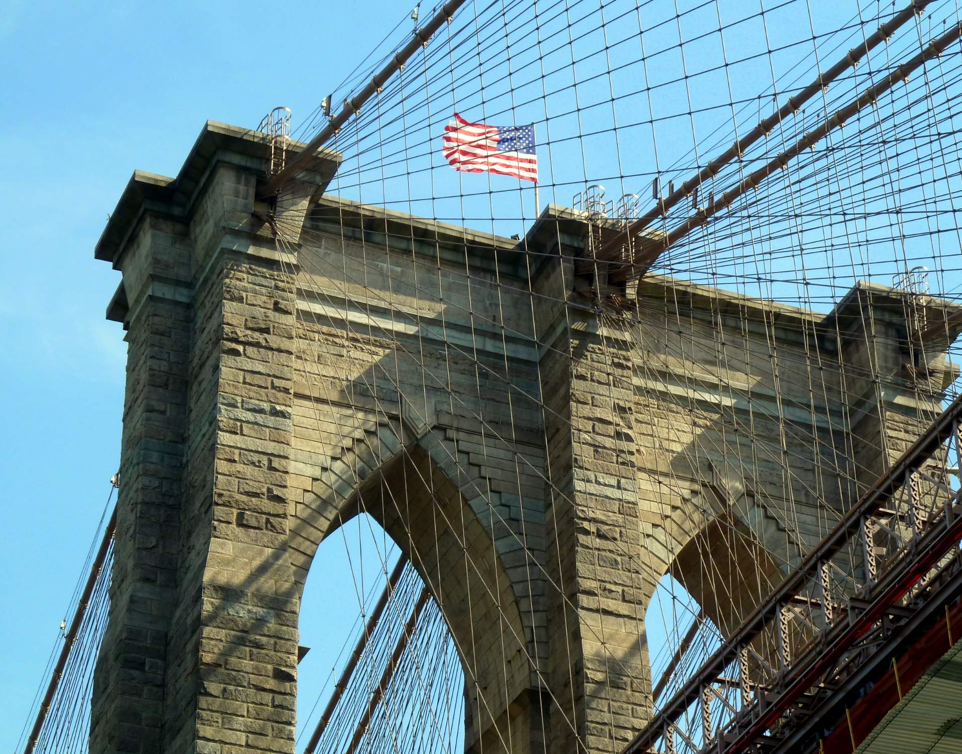Solve Brooklyn Bridge jigsaw puzzle online with 285 pieces
