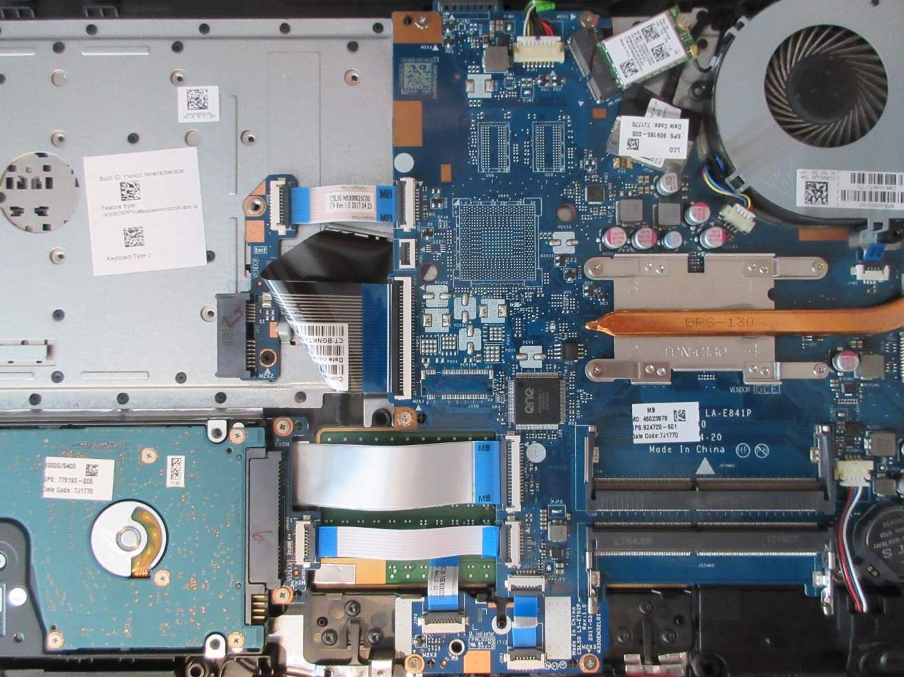 Solve notebook zevnitř jigsaw puzzle online with 30 pieces