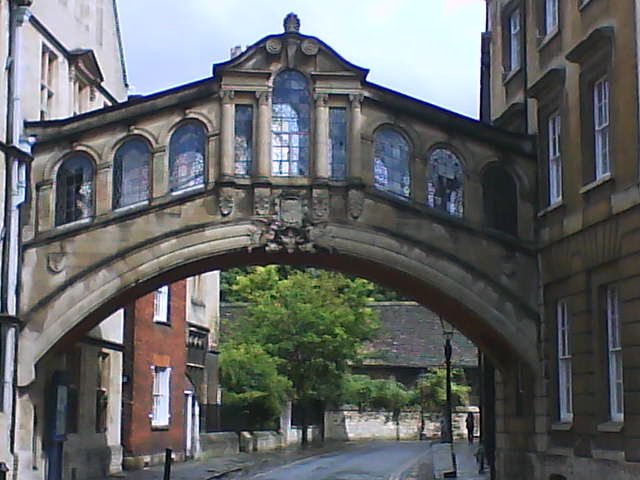 Solve Bridge of Sighs, Oxford jigsaw puzzle online with 80 pieces