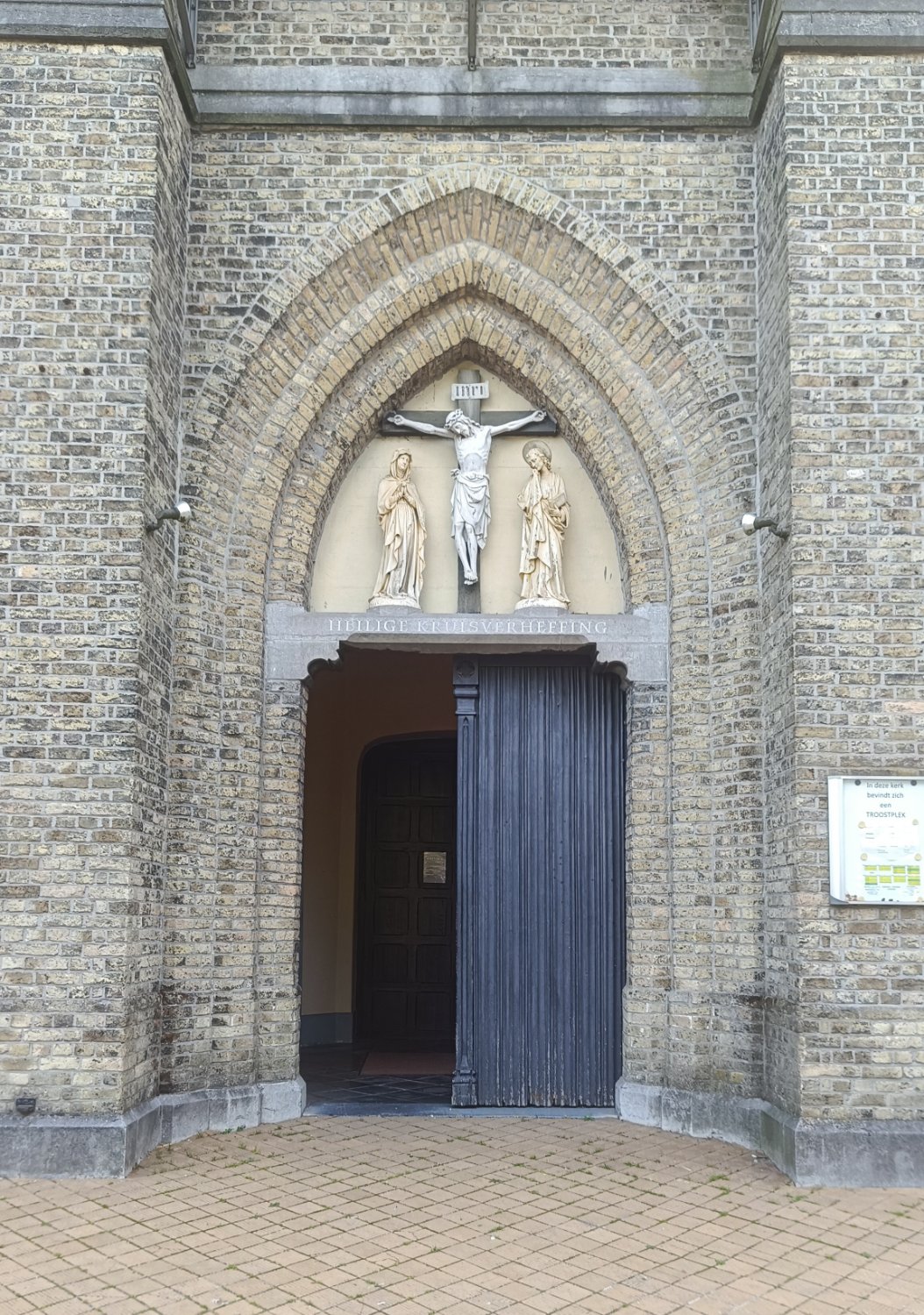 Solve Brügge: St. Joseph-Kirche (Portal) jigsaw puzzle online with 176 ...