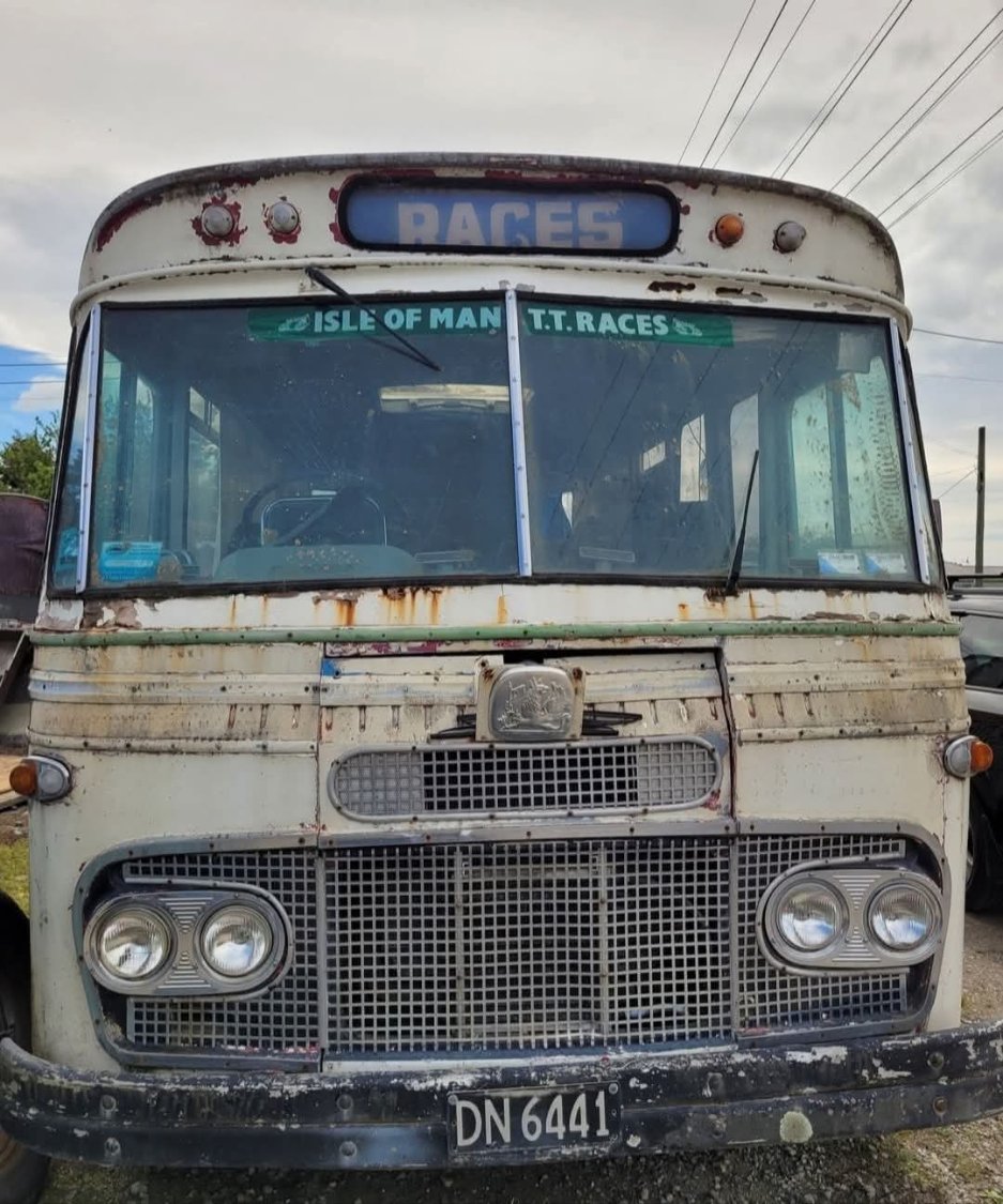 Solve Very Old Bus Jigsaw Puzzle Online With 12 Pieces