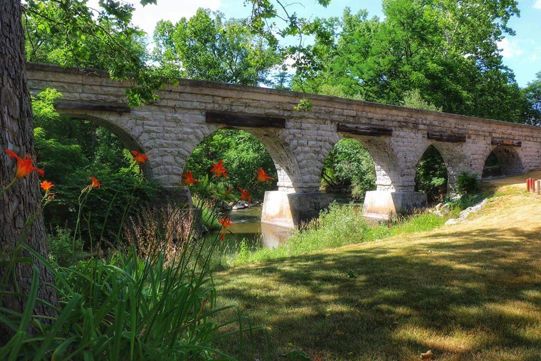 Solve Five Arches Bridge jigsaw puzzle online with 96 pieces