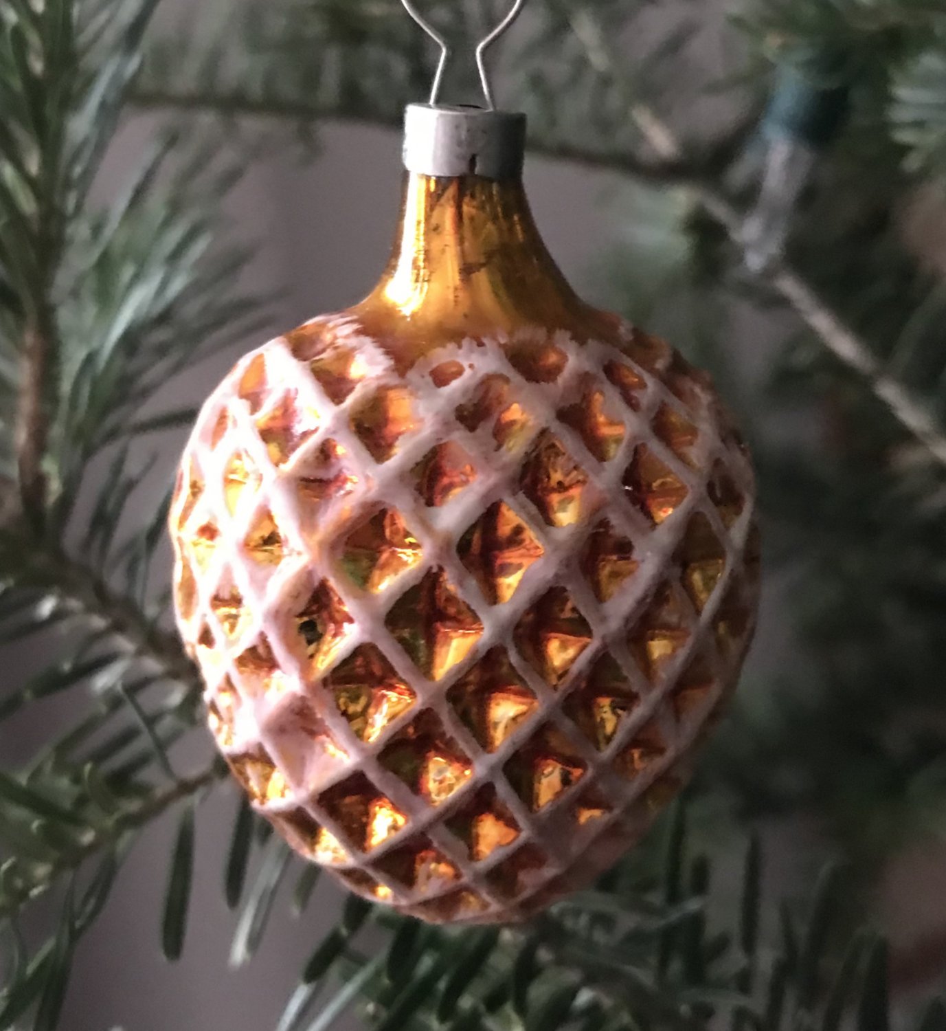 Solve Mini Ornament 2 (medium) jigsaw puzzle online with 72 pieces