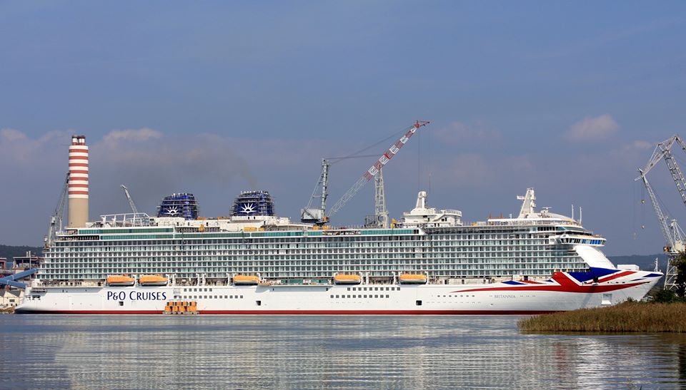 Jigsaw Puzzle | 28 pieces | Britannia fitting out at Fincantieri | Jigidi