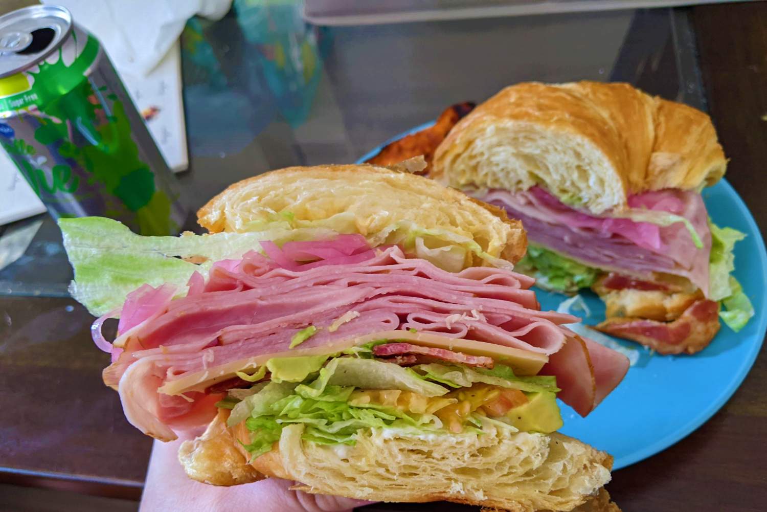 Solve Croissant sandwich jigsaw puzzle online with 77 pieces