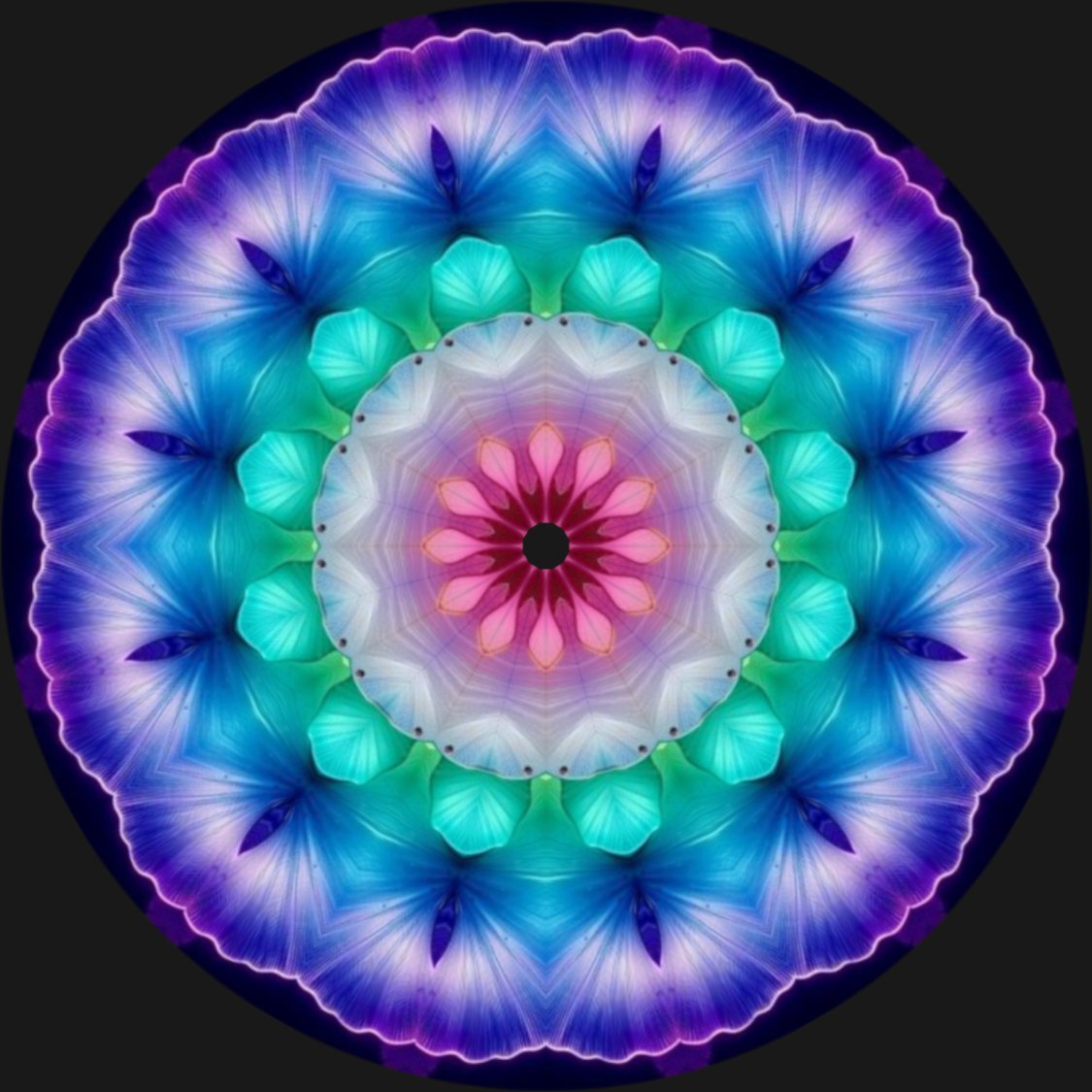 Solve Kaleidoscope jigsaw puzzle online with 25 pieces