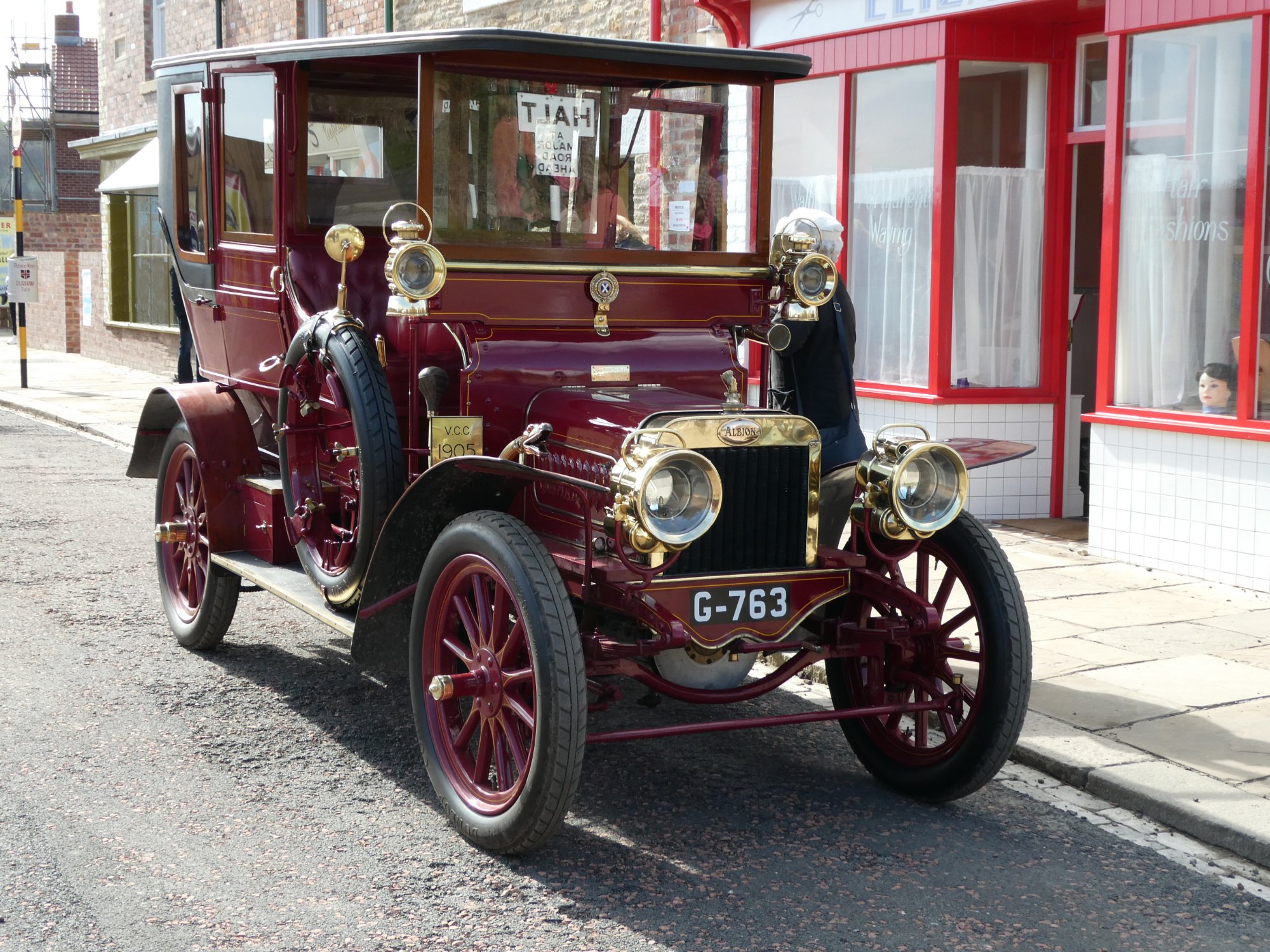 Solve 1905 Albion A3 Landaulette jigsaw puzzle online with 204 pieces