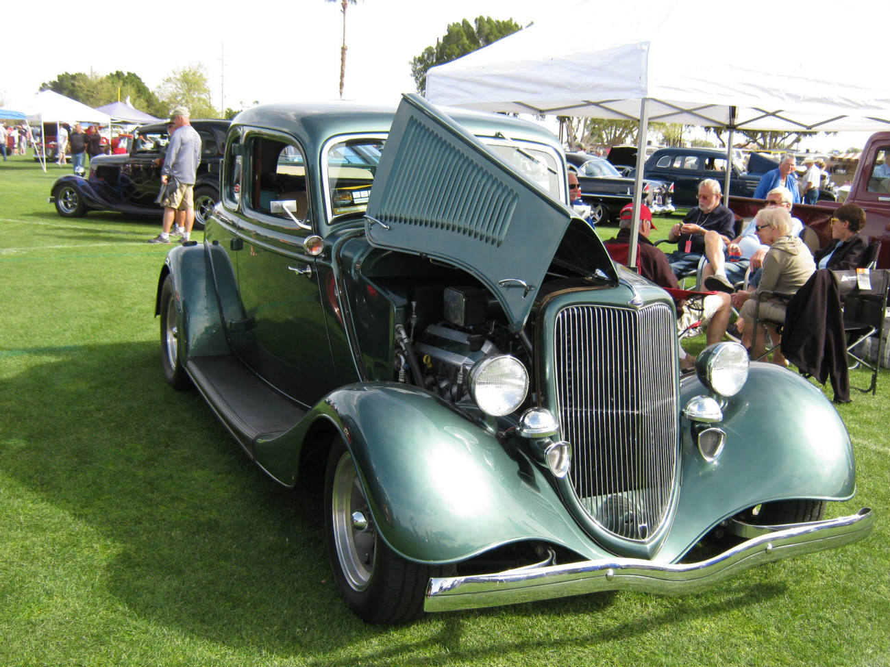 Solve Yuma car show jigsaw puzzle online with 130 pieces