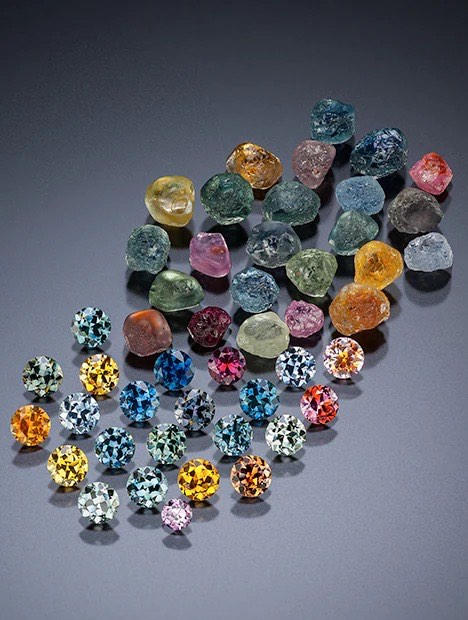 Solve Radiant Gems jigsaw puzzle online with 12 pieces