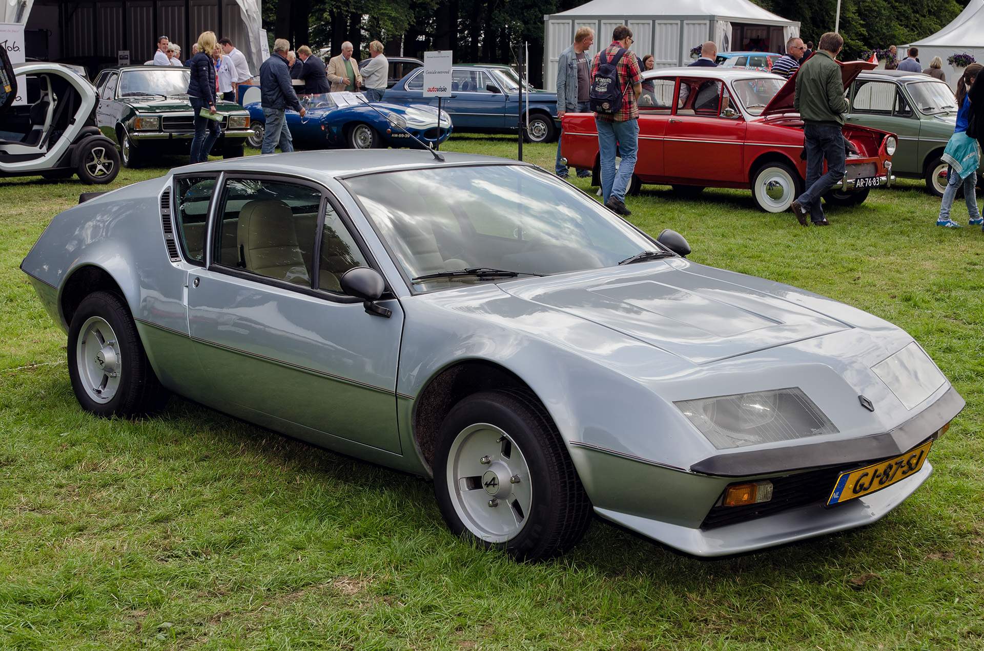 Solve Alpine "A310" V6 S1 - 1979 jigsaw puzzle online with 216 pieces