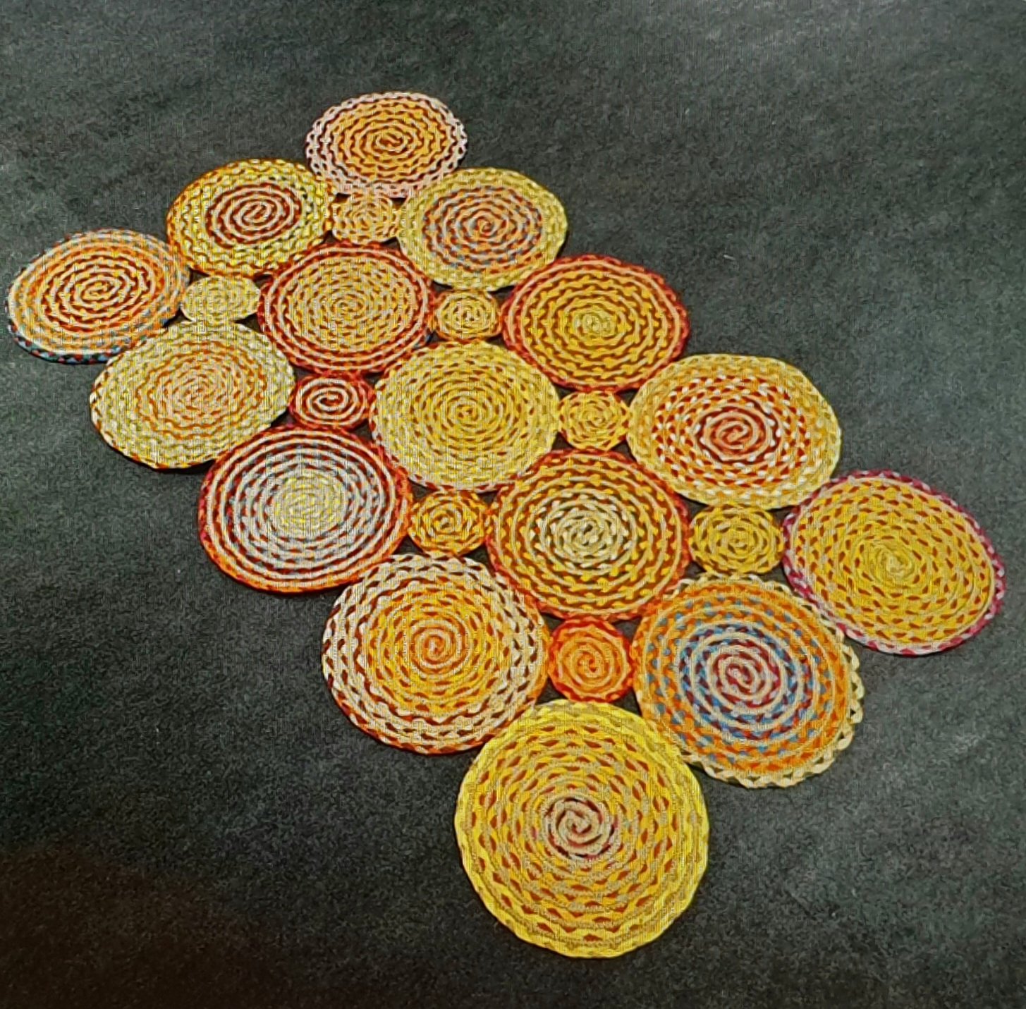 Solve BRAIDED AREA RUG jigsaw puzzle online with 100 pieces