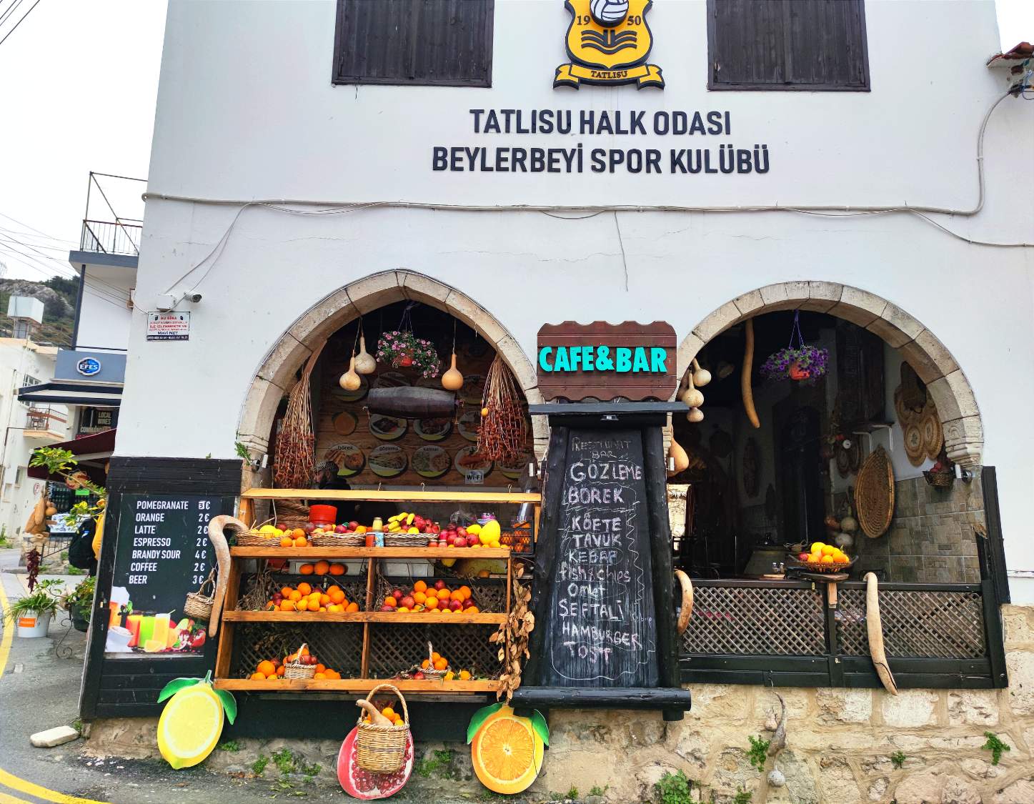 Solve The Juice Bar jigsaw puzzle online with 80 pieces