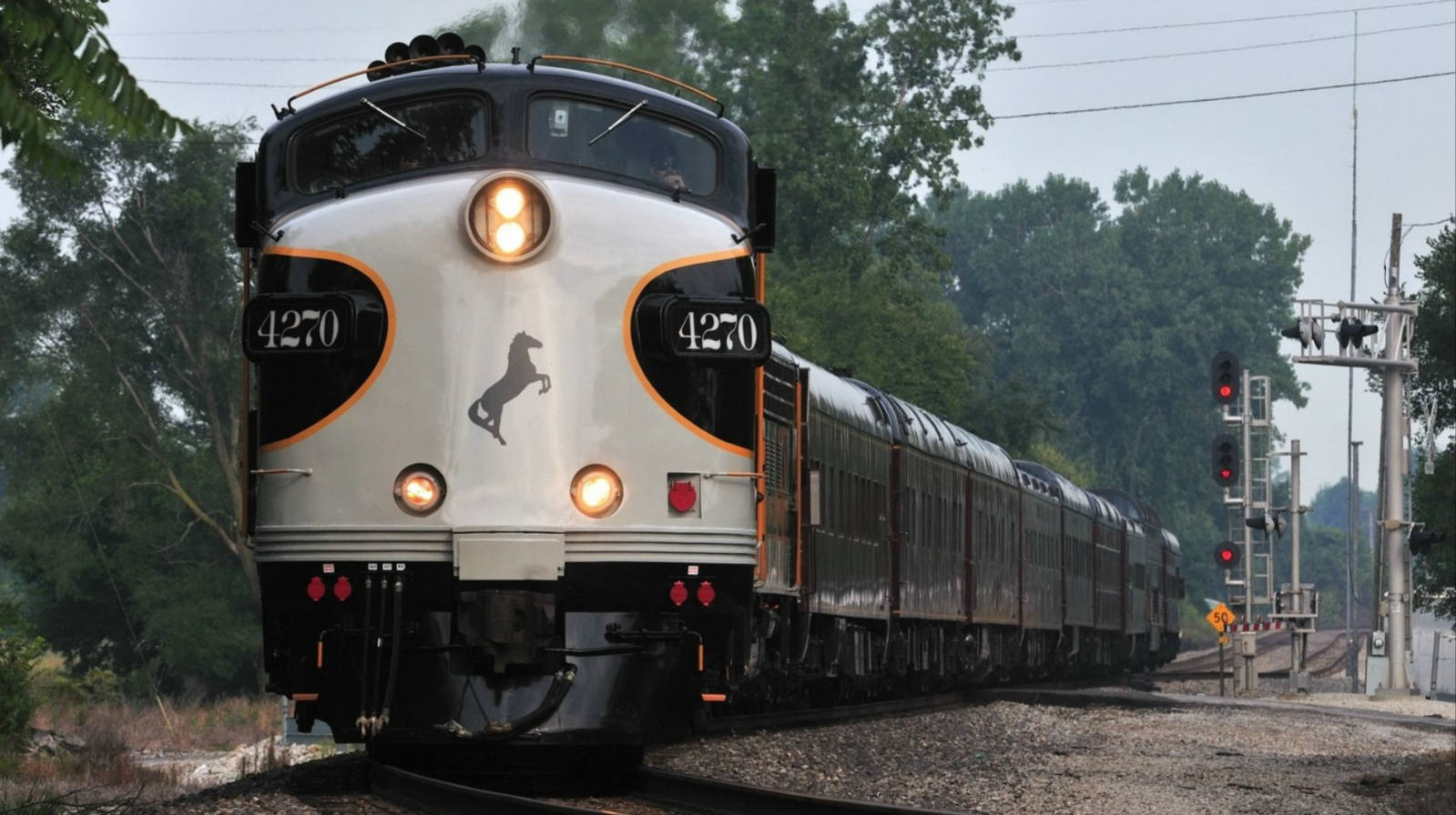 Solve Passinger train #4270 with a pony logo jigsaw puzzle online with ...