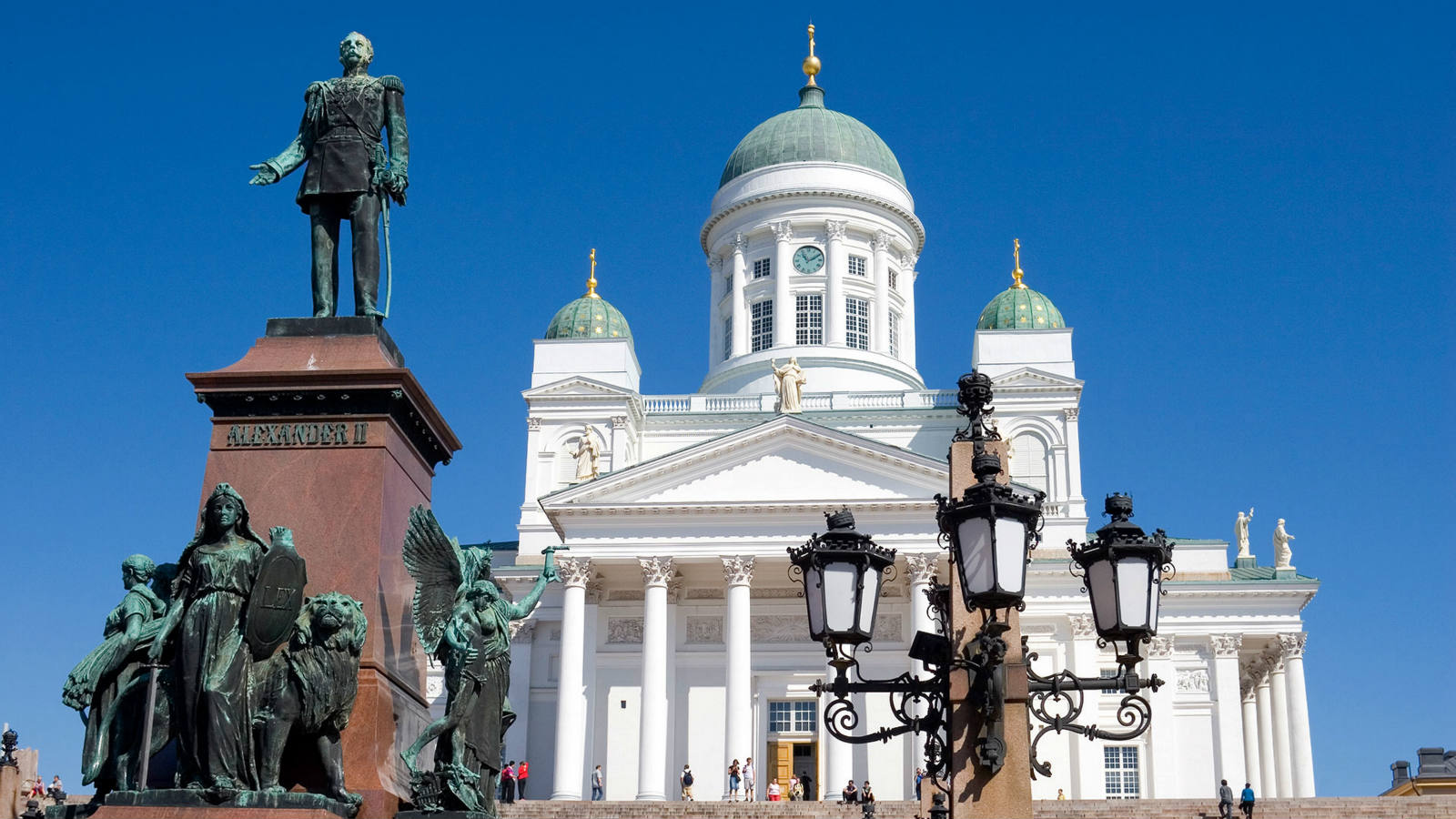 Solve Helsinki Cathedral jigsaw puzzle online with 170 pieces