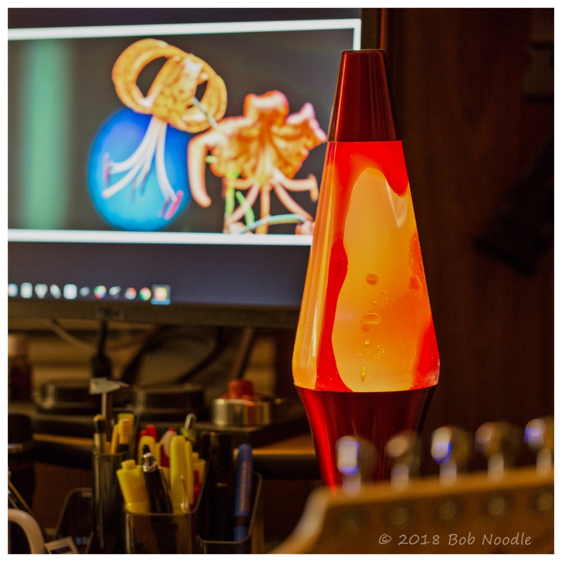 Solve Second Monitor and Lava Lamp jigsaw puzzle online with 9 pieces