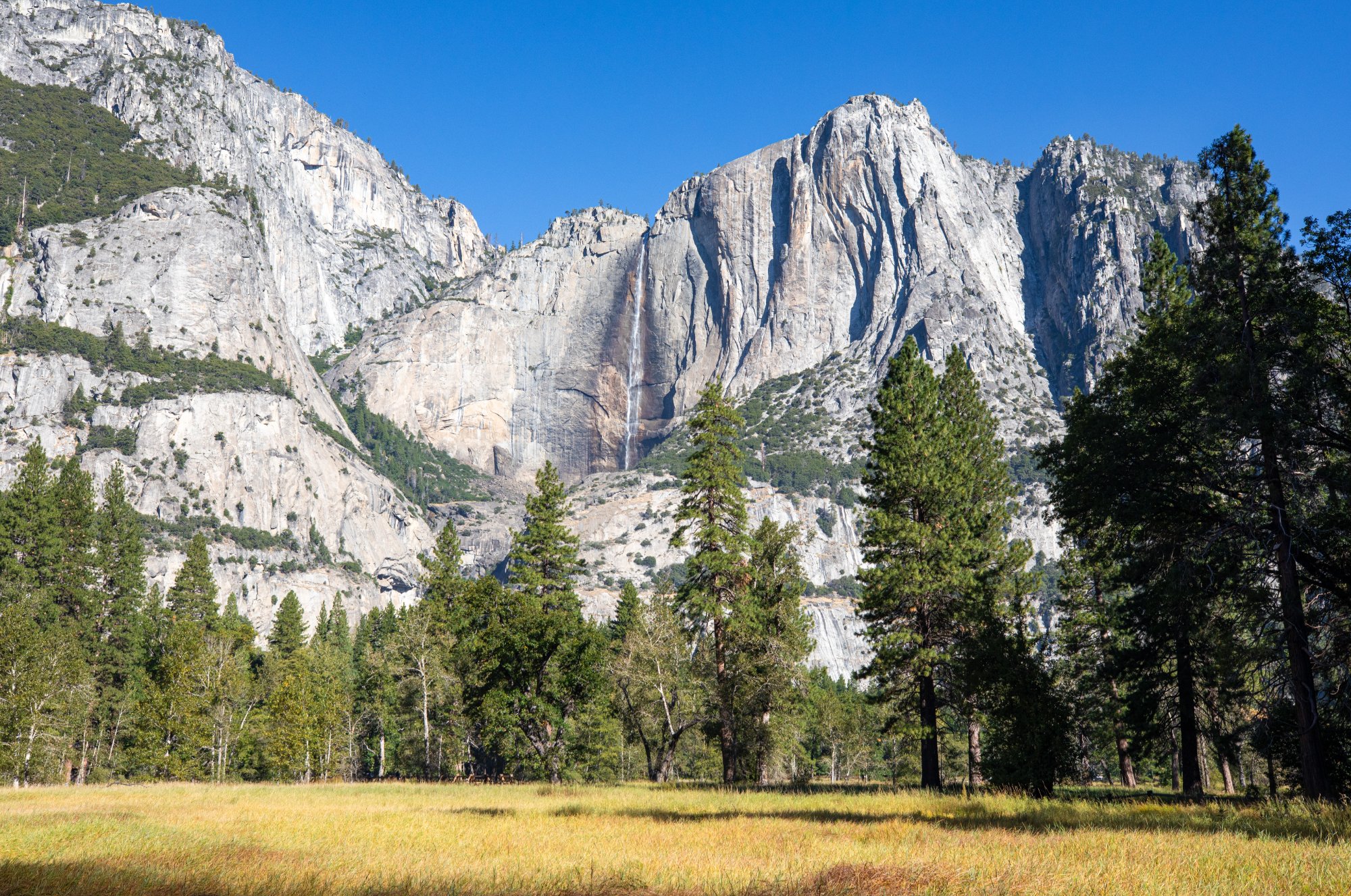 Solve YOSEMITE FALLS CLOSER UP jigsaw puzzle online with 96 pieces
