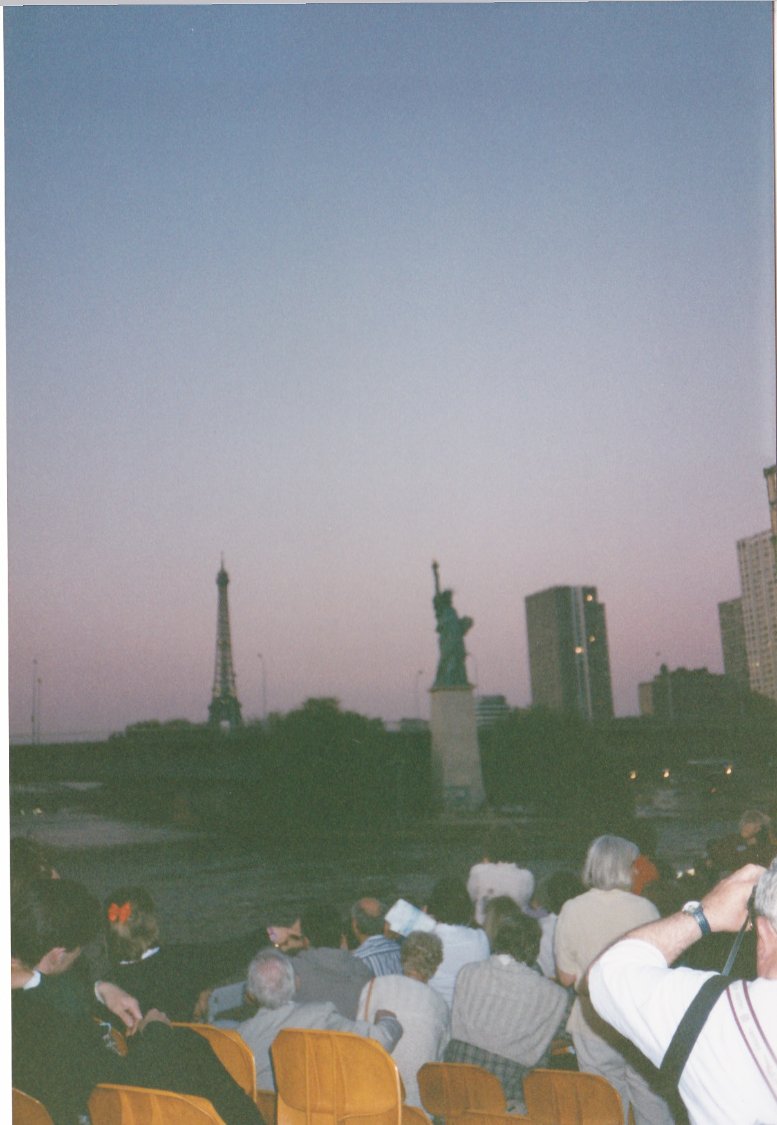 Solve Paris, France (1995) 6 of 7 jigsaw puzzle online with 12 pieces