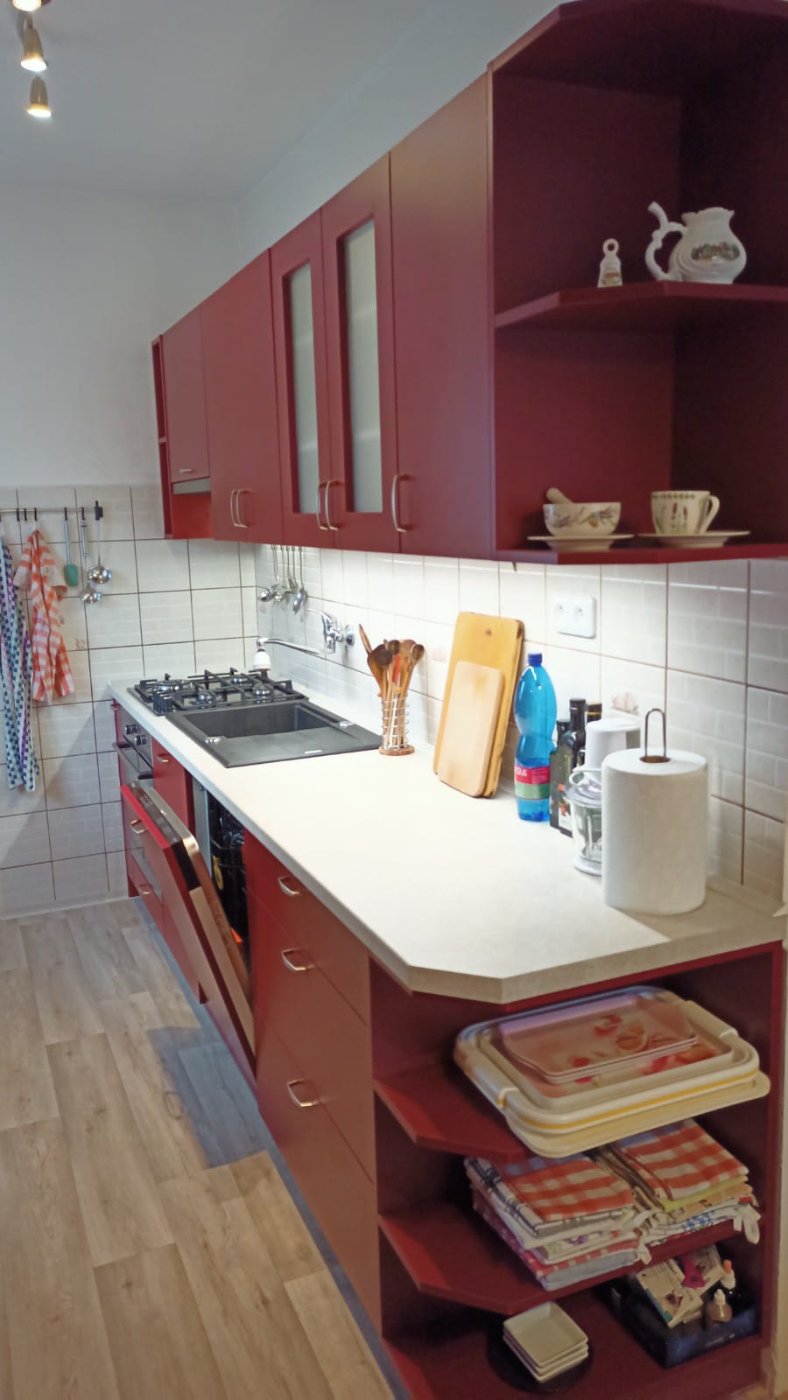 Solve Kuchyň - Kitchen jigsaw puzzle online with 28 pieces