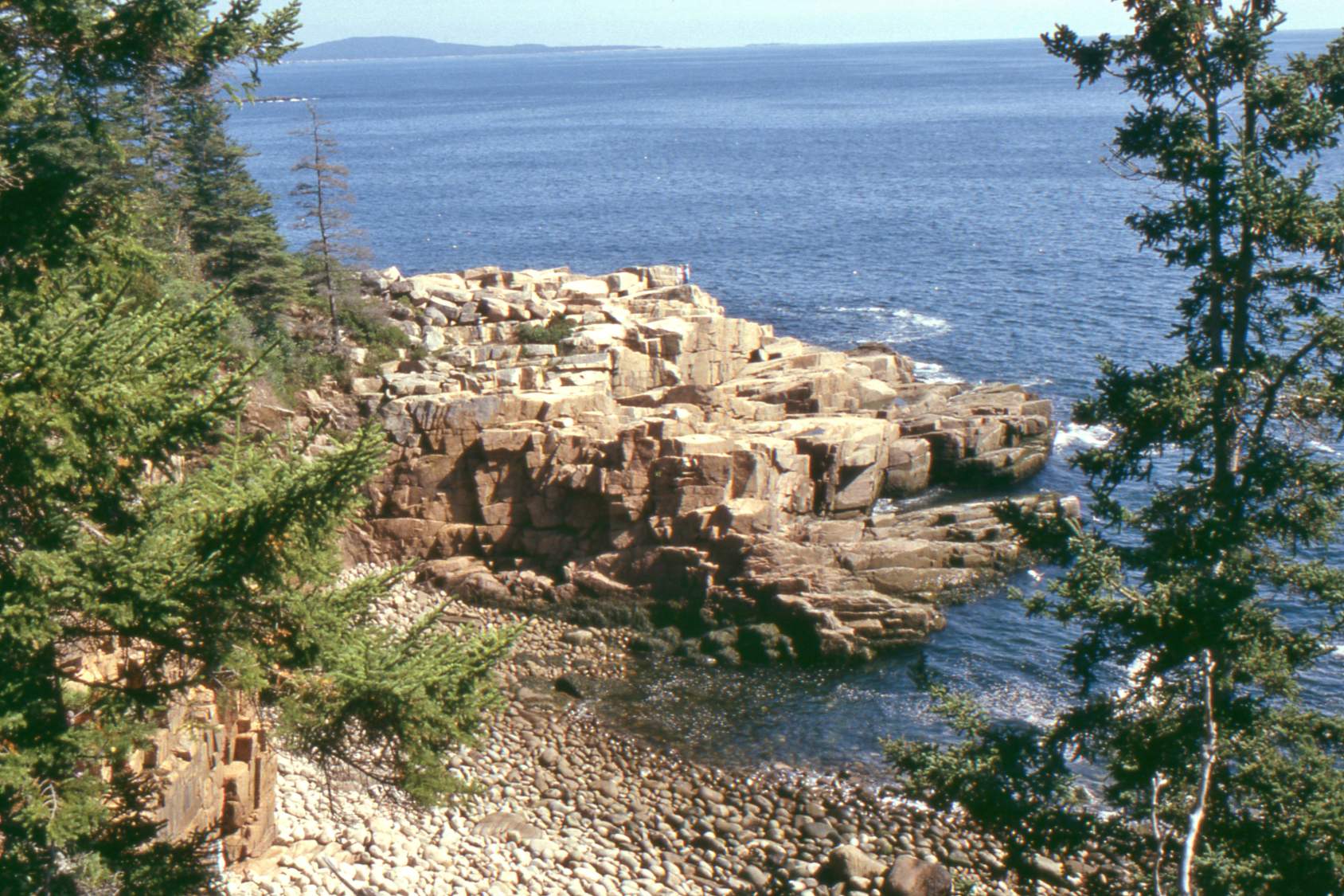 Solve Rock scramble jigsaw puzzle online with 126 pieces