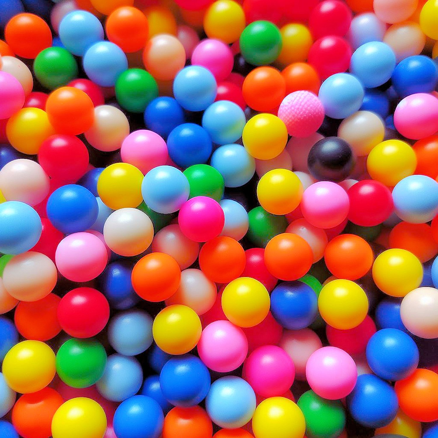 Solve BALLS jigsaw puzzle online with 100 pieces