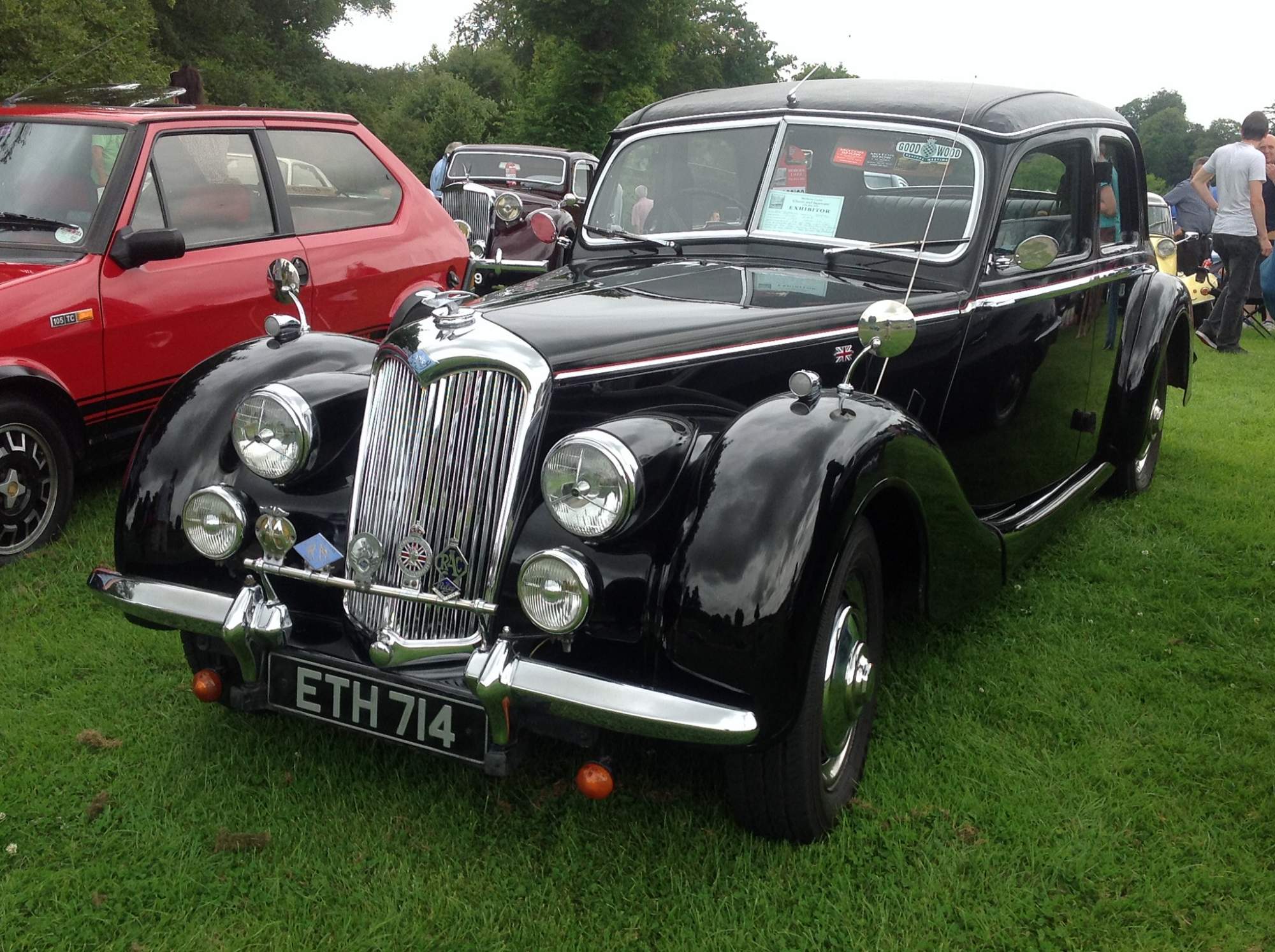 Solve Riley "RMB" 2½-litre - 1949 jigsaw puzzle online with 234 pieces