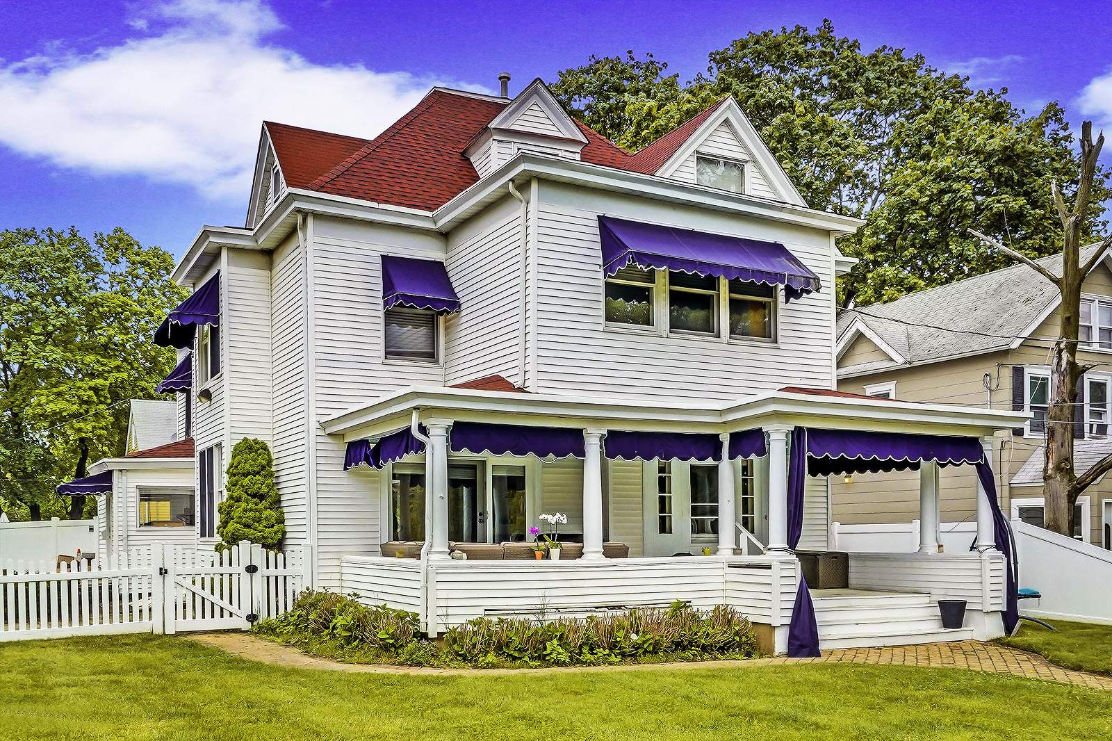 Solve Long Branch, New Jersey jigsaw puzzle online with 247 pieces