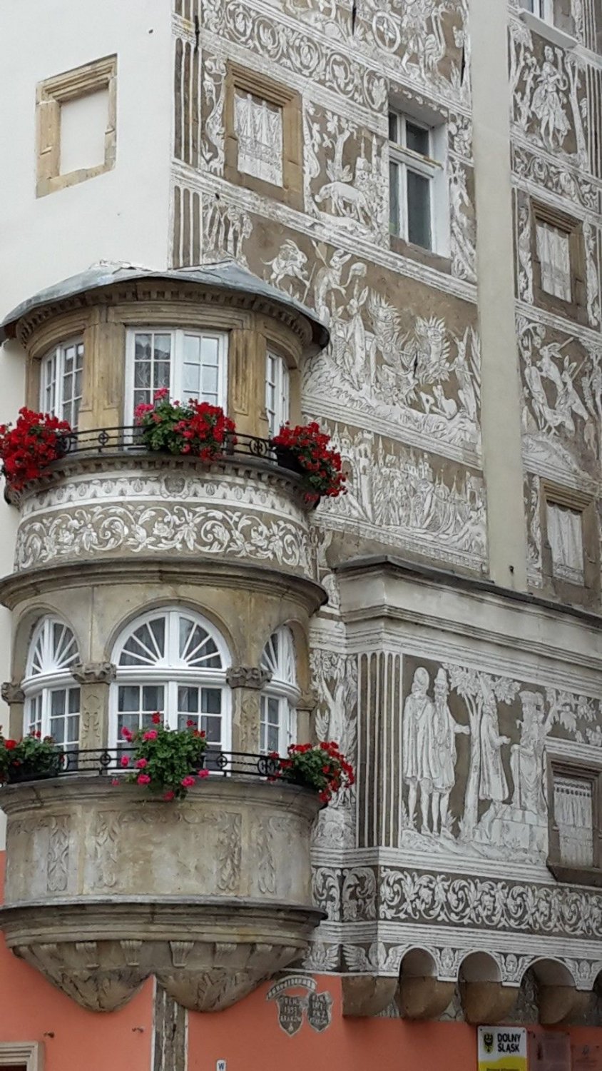 Solve beau balcon jigsaw puzzle online with 66 pieces