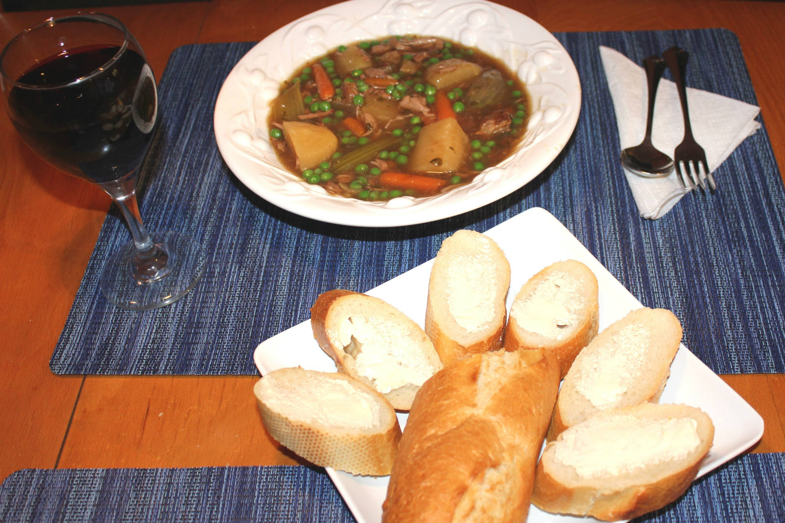 Solve Irish stew with buttered bread and red wine jigsaw puzzle online ...
