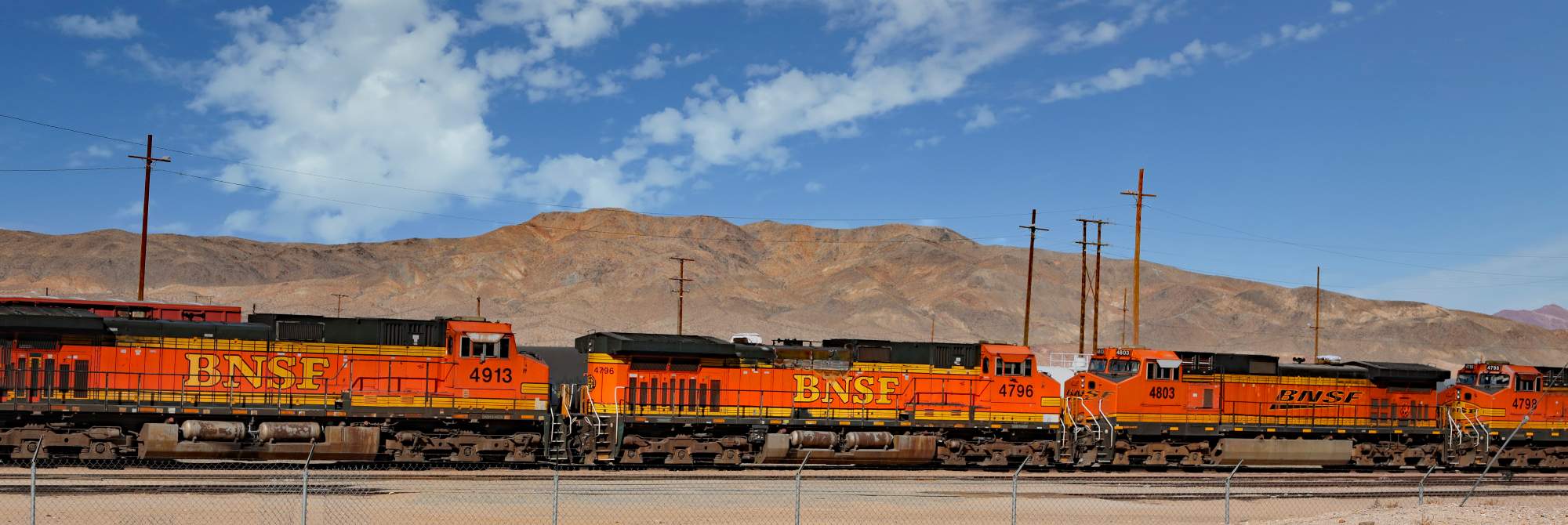 Solve BNSF Locomotives jigsaw puzzle online with 147 pieces