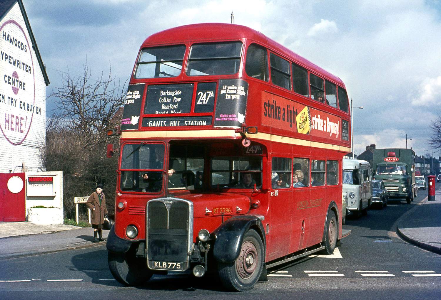 Solve old London bus. jigsaw puzzle online with 70 pieces