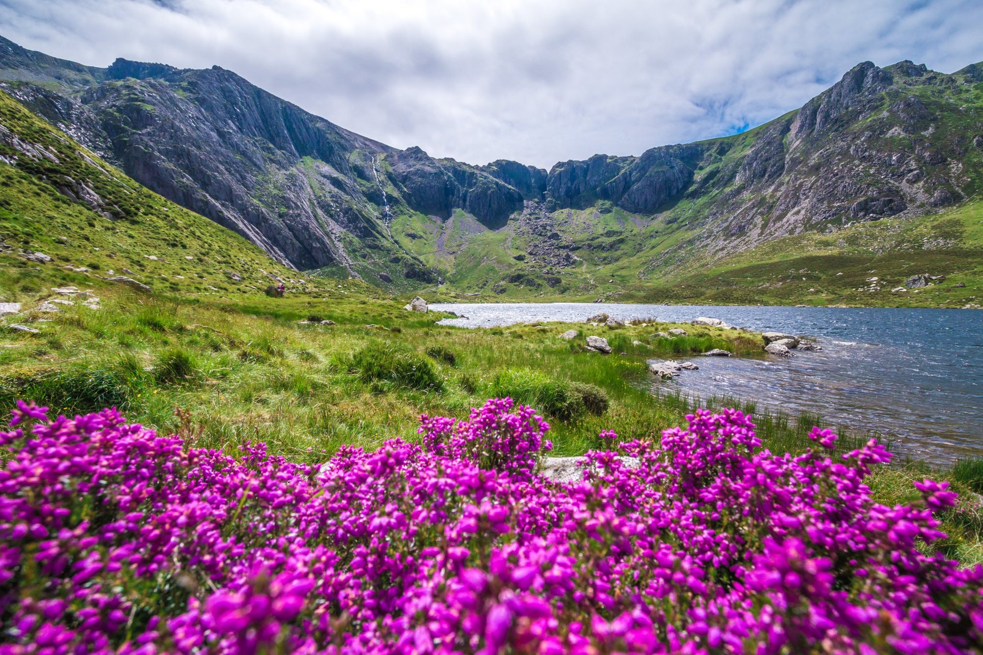 Jigsaw Puzzle | 96 pieces | Llyn Idwal lake and mountains, Snowdonia ...