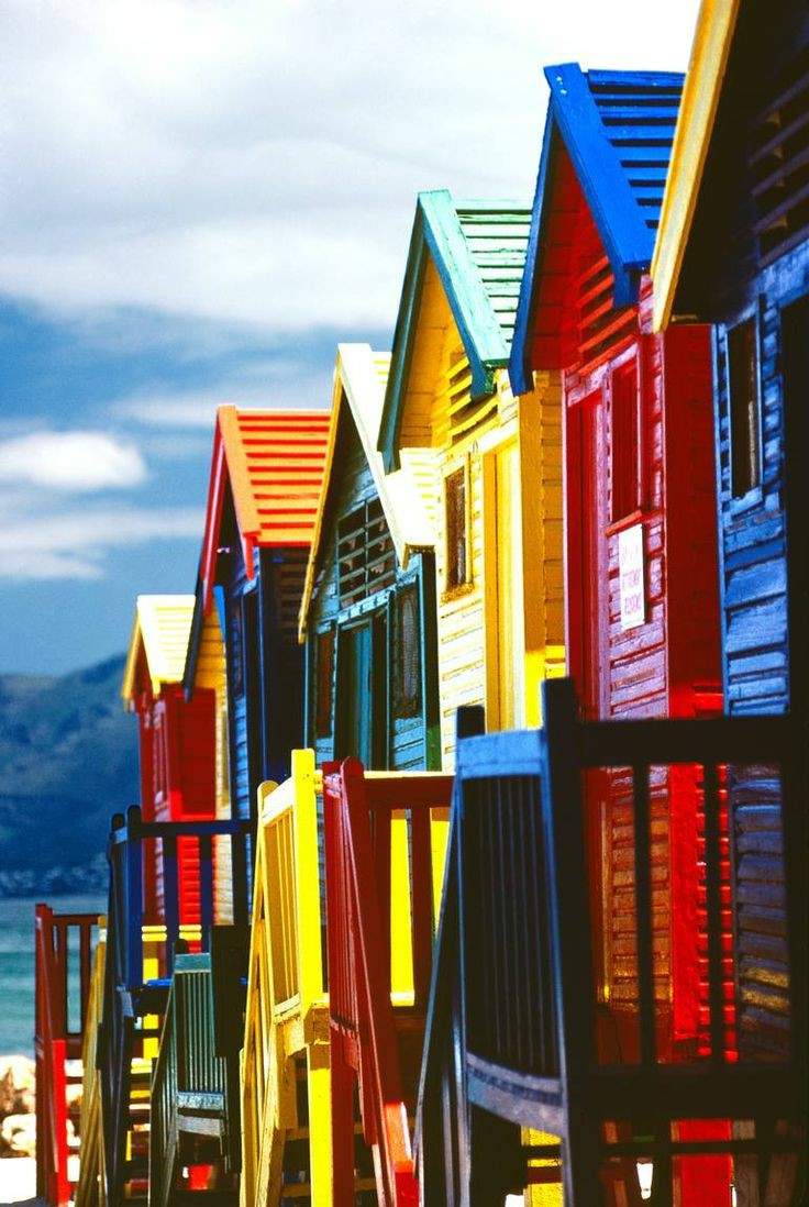 Solve Beach Huts jigsaw puzzle online with 70 pieces