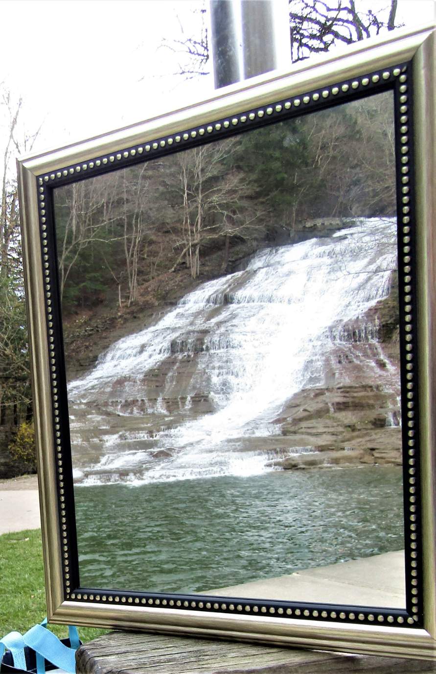 Solve A DIFFERENT PERSPECTIVE jigsaw puzzle online with 77 pieces