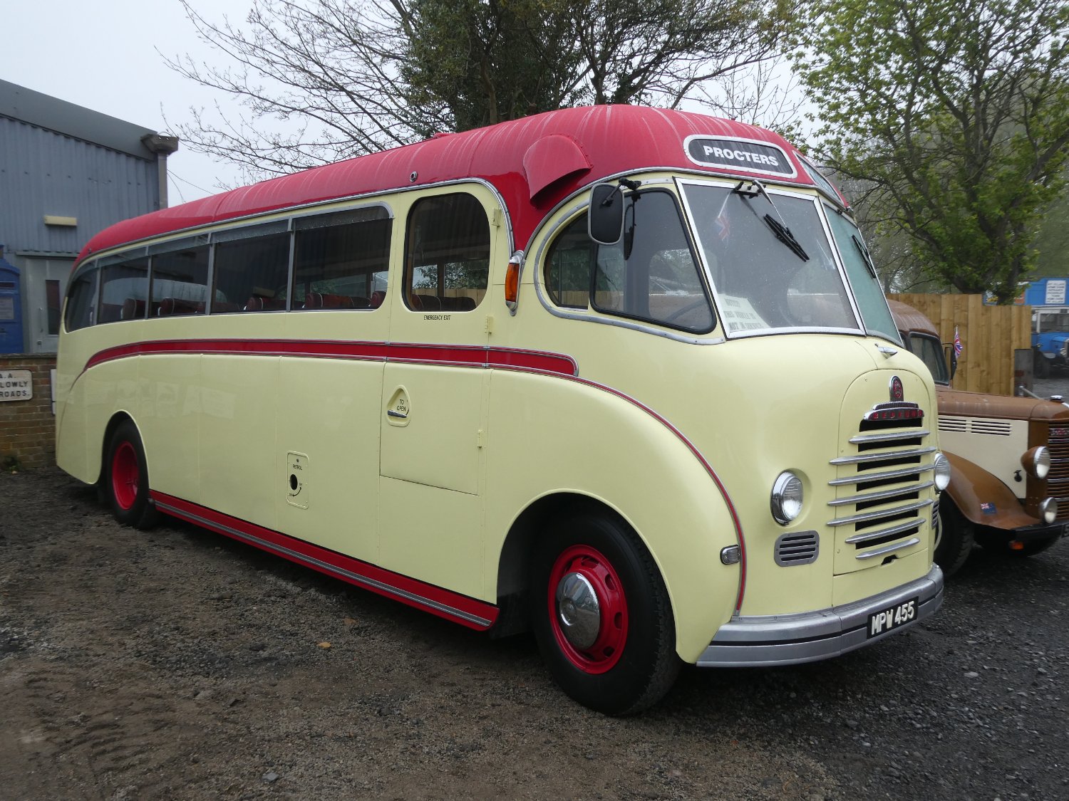 Solve 1951 Bedford SB Coach jigsaw puzzle online with 35 pieces