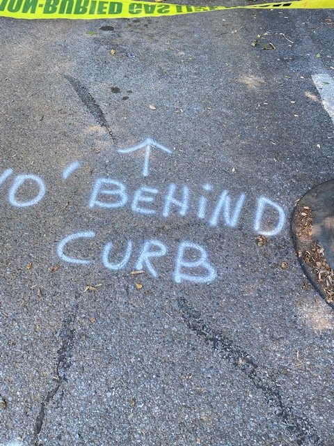 Solve 20 feet behind curb jigsaw puzzle online with 20 pieces