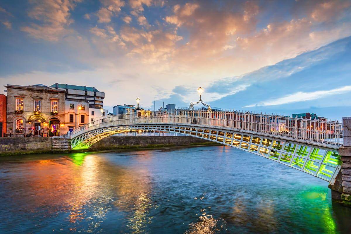 Solve Bridge in Dublin jigsaw puzzle online with 96 pieces