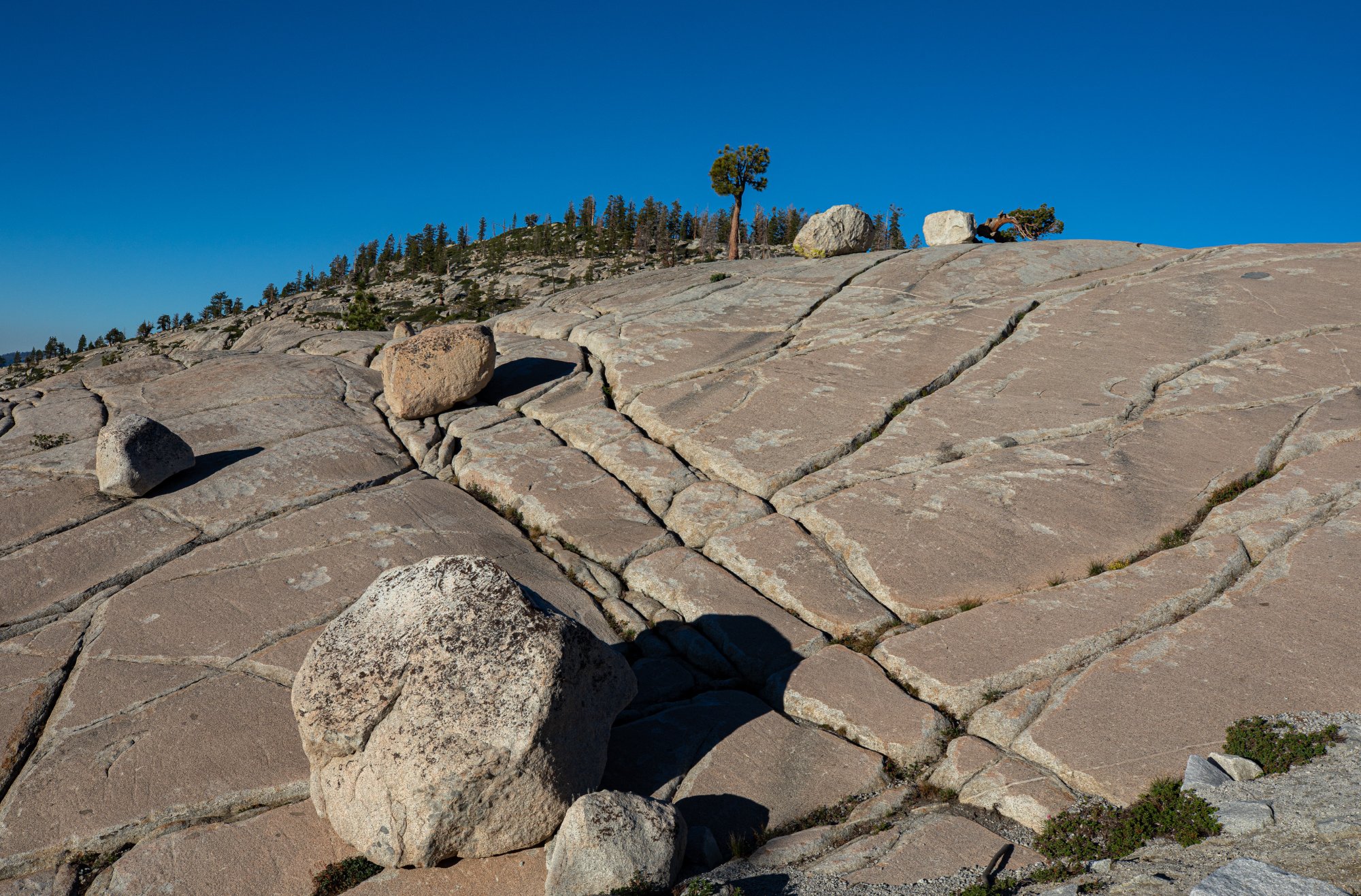 Solve ROCKS ON ROCK jigsaw puzzle online with 77 pieces