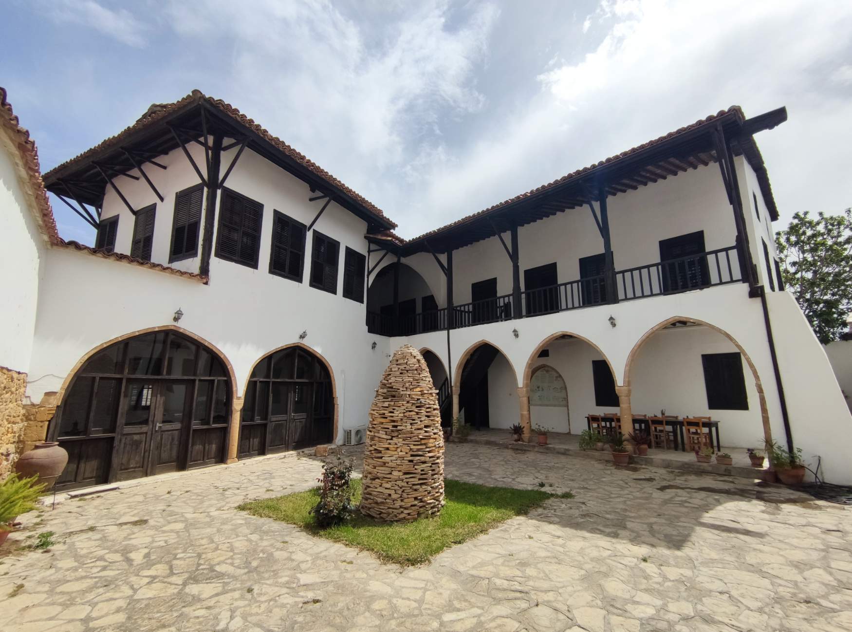 Solve The Eaved House, Nicosia jigsaw puzzle online with 154 pieces