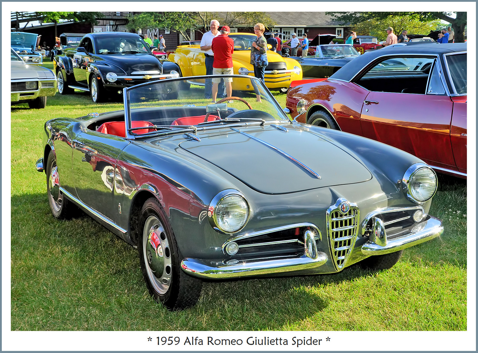 Solve 1959 Alfa Romeo Giulietta Spider jigsaw puzzle online with 192 pieces