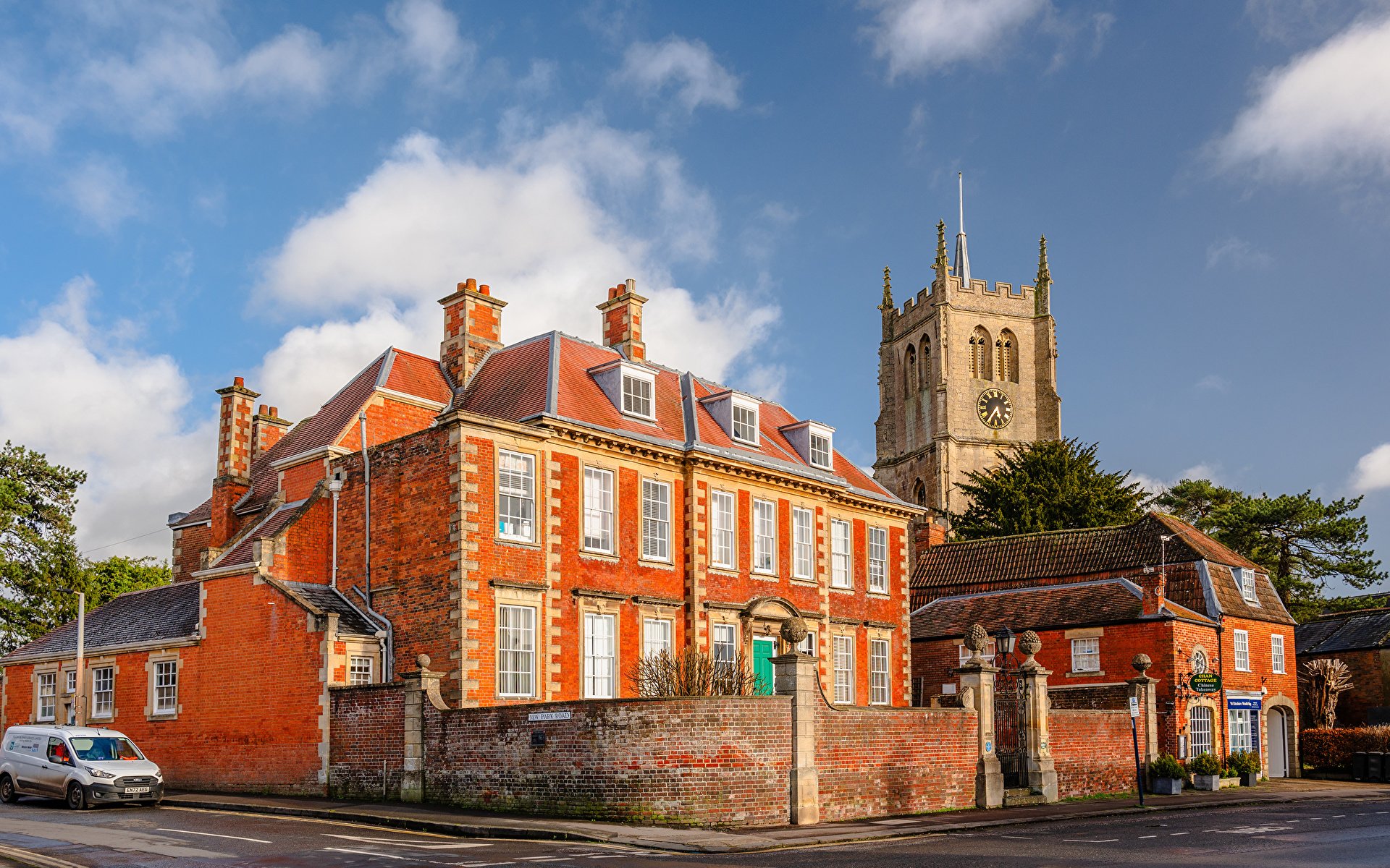 Solve England_Devizes_Tower jigsaw puzzle online with 160 pieces