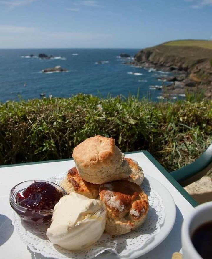 Solve Proper scones by the sea jigsaw puzzle online with 80 pieces